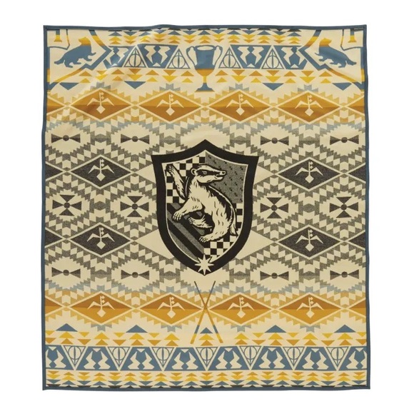 Pendleton | Bedding | Rare Pendleton Harry Potter Hufflepuff Blanket ...